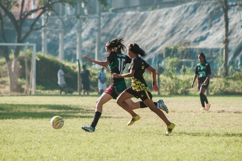 Camisas de futebol de várzea feminino para além dos campos - ELLE Brasil