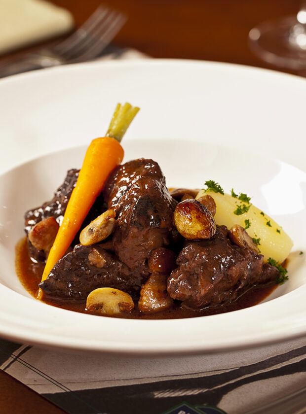 Boeuf bourguignon é receita para esquentar a noite - ELLE Brasil