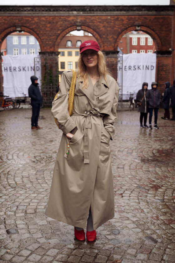 Copenhagen Fashion Week 2023: os melhores looks de street style do primeiro dia - ELLE Brasil
