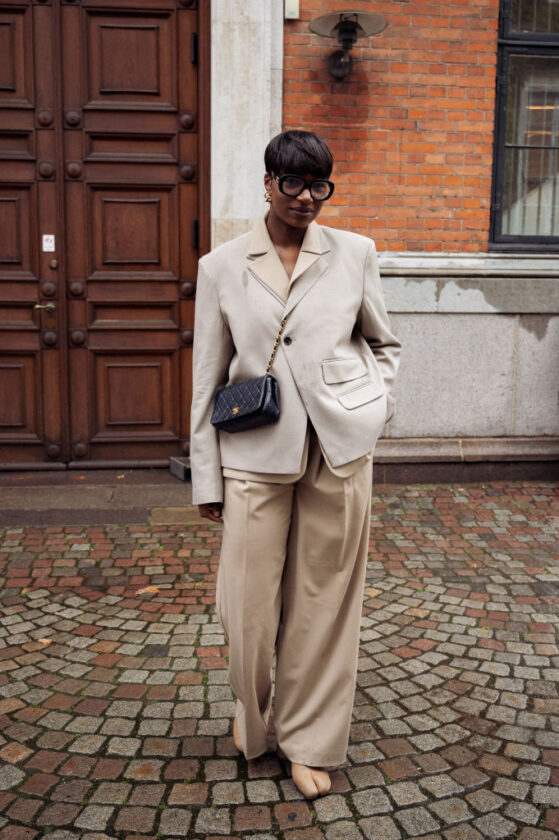 Copenhagen Fashion Week 2023: os melhores looks de street style do primeiro dia - ELLE Brasil